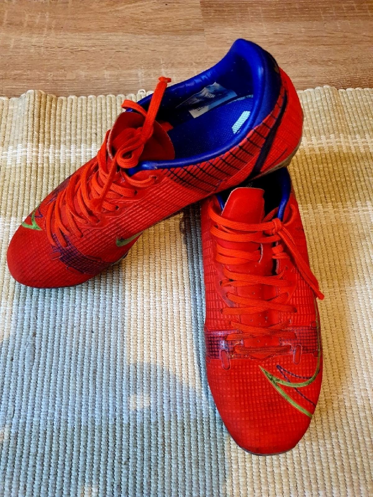 Nike kopacke br. 40 + pokloni