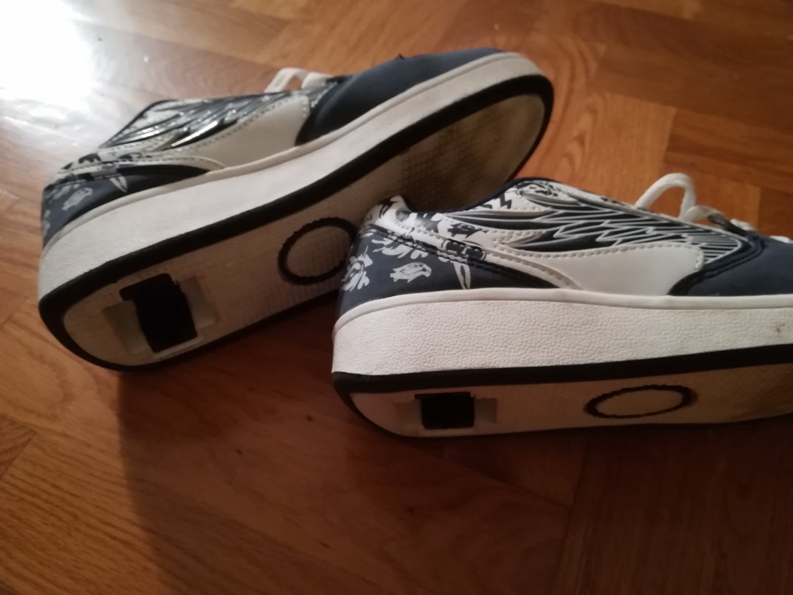 Patike plave 39 i crne kao papuče 41