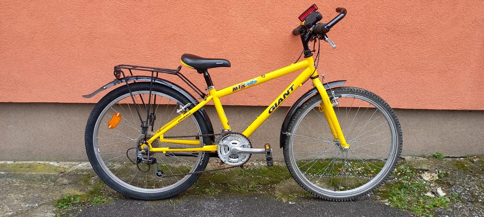 Giant dječji MTB sa 24 cola kotačima, 21 brzina , sačuvan