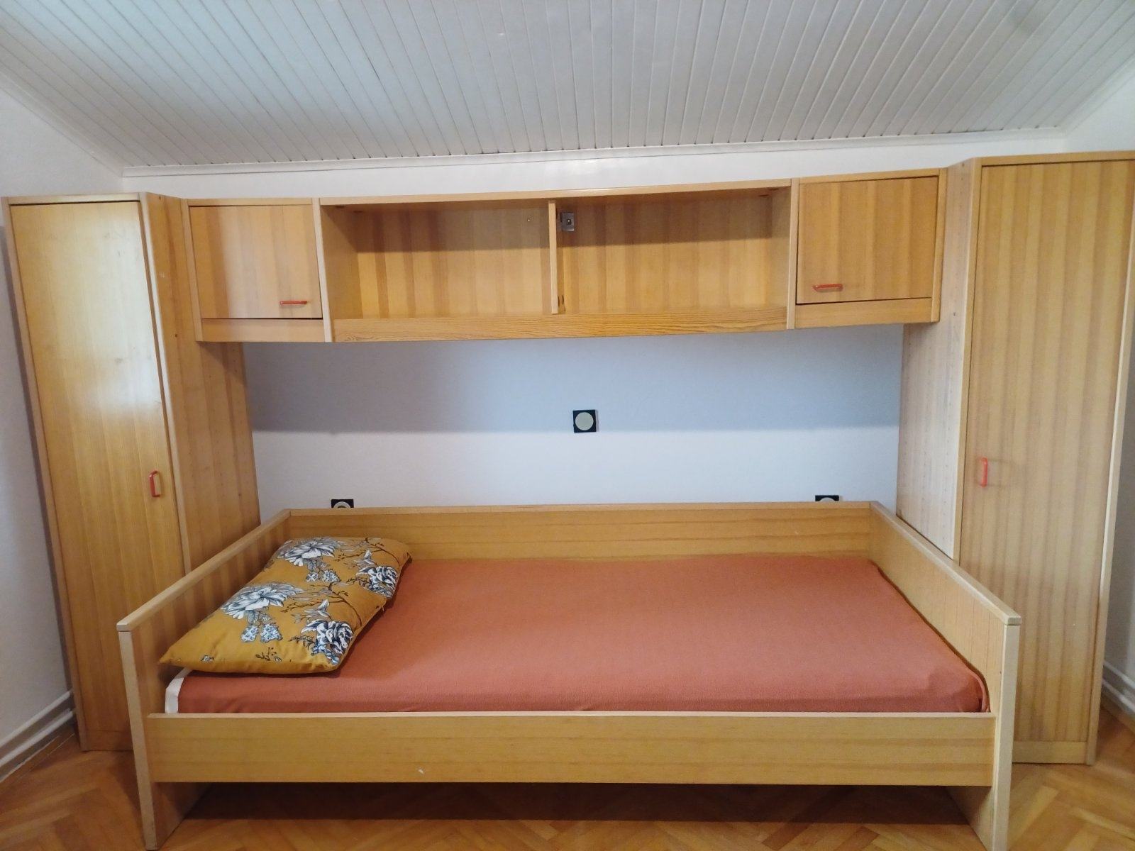 Dječji krevet s mostom i 2 ormara