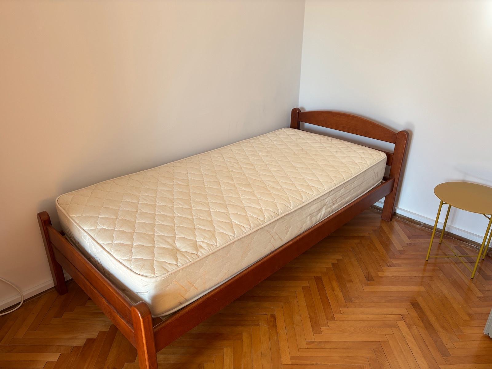 Drveni krevet 90x200 cm sa Hespo podnicom i madracem