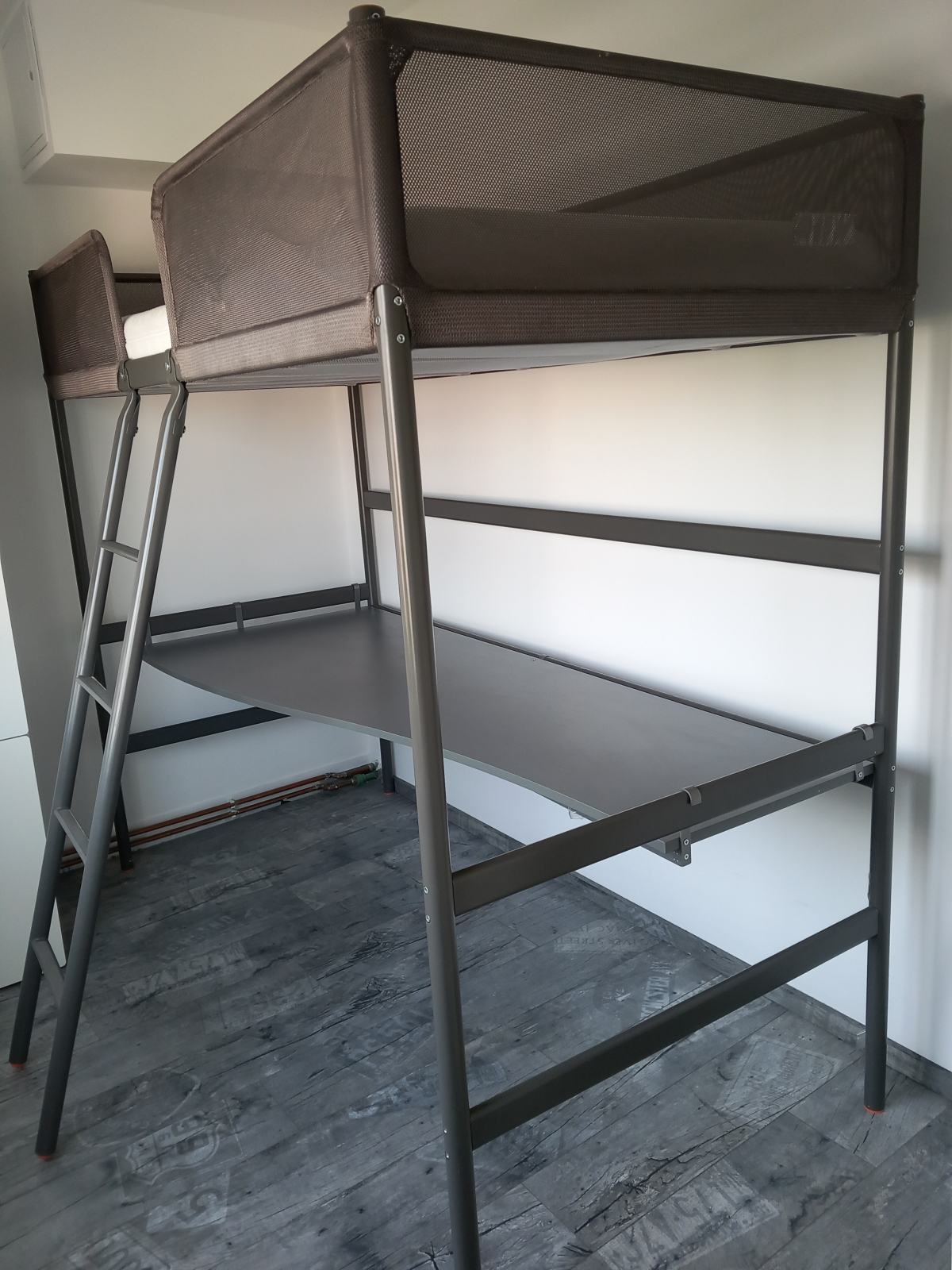 Ikea povišen krevet s radnim stolom