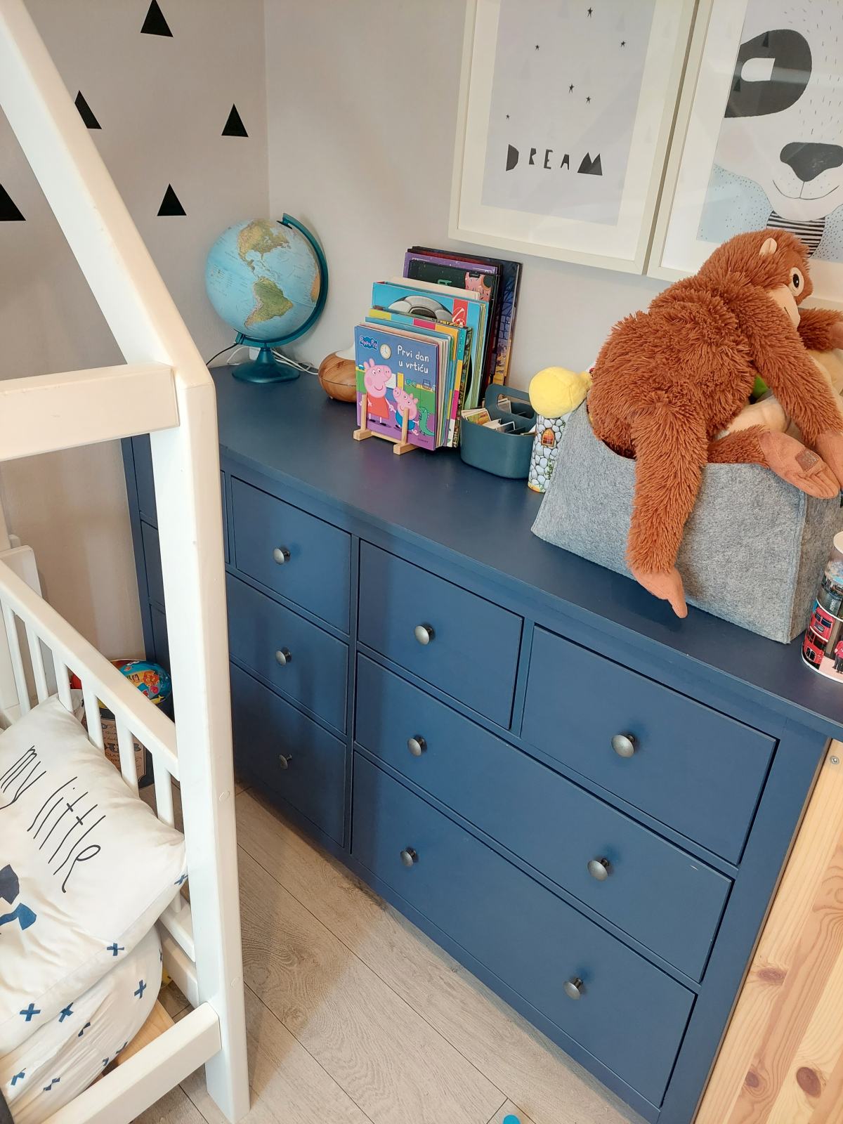 Komoda,ormar,dječiji krevetić i dječiji krevet