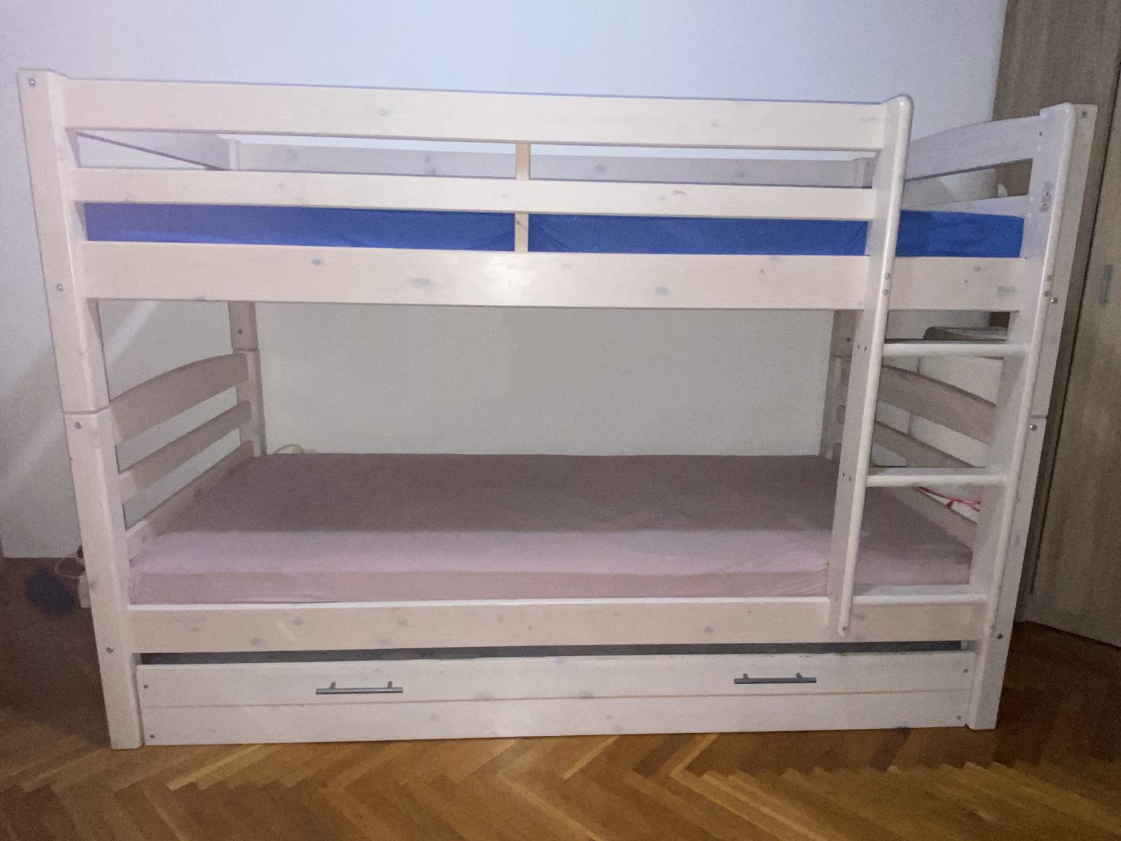 Krevet na kat s izvlačnim ležajem