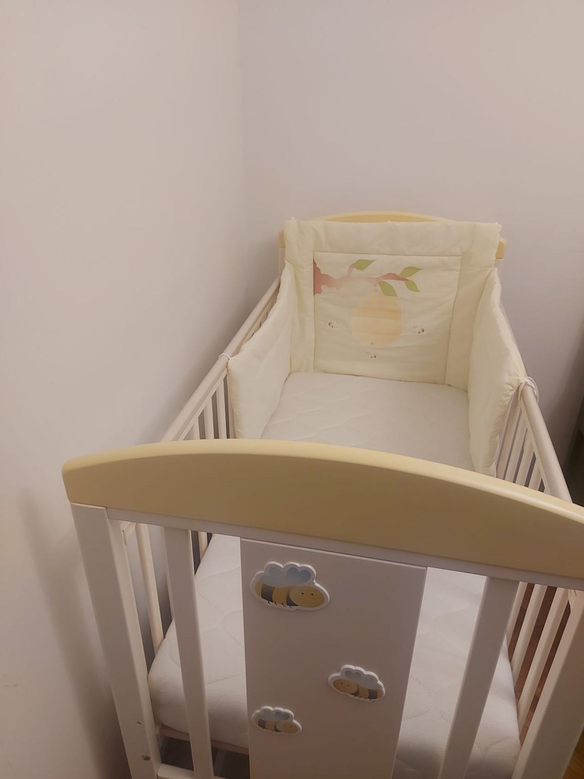 Dječji krevetić + madrac + štep deka + zaštita za ogradicu