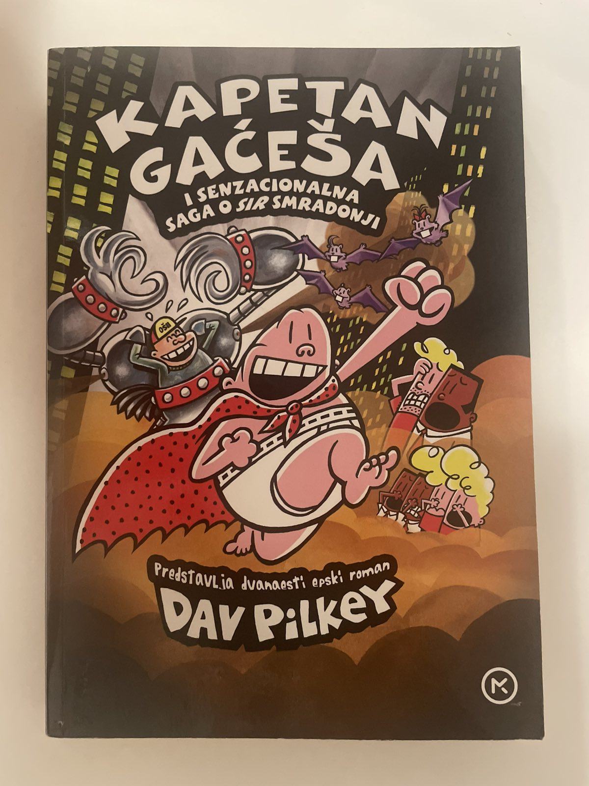 Dav Pilkey - Kapetan Gaćeša i senzacionalna saga o sir Smrdonji