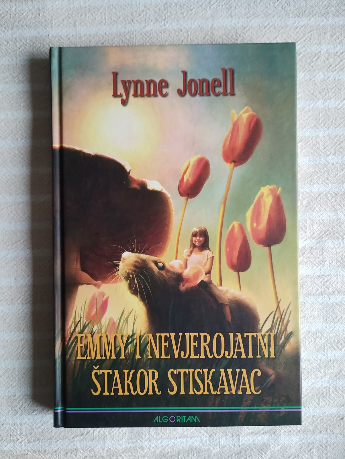 L.JONELL EMMY I NEVJEROJATNI ŠTAKOR STISKAVAC