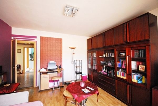 Masivni regal, boja trula višnja - prodajem hitno - samo 1500 kn