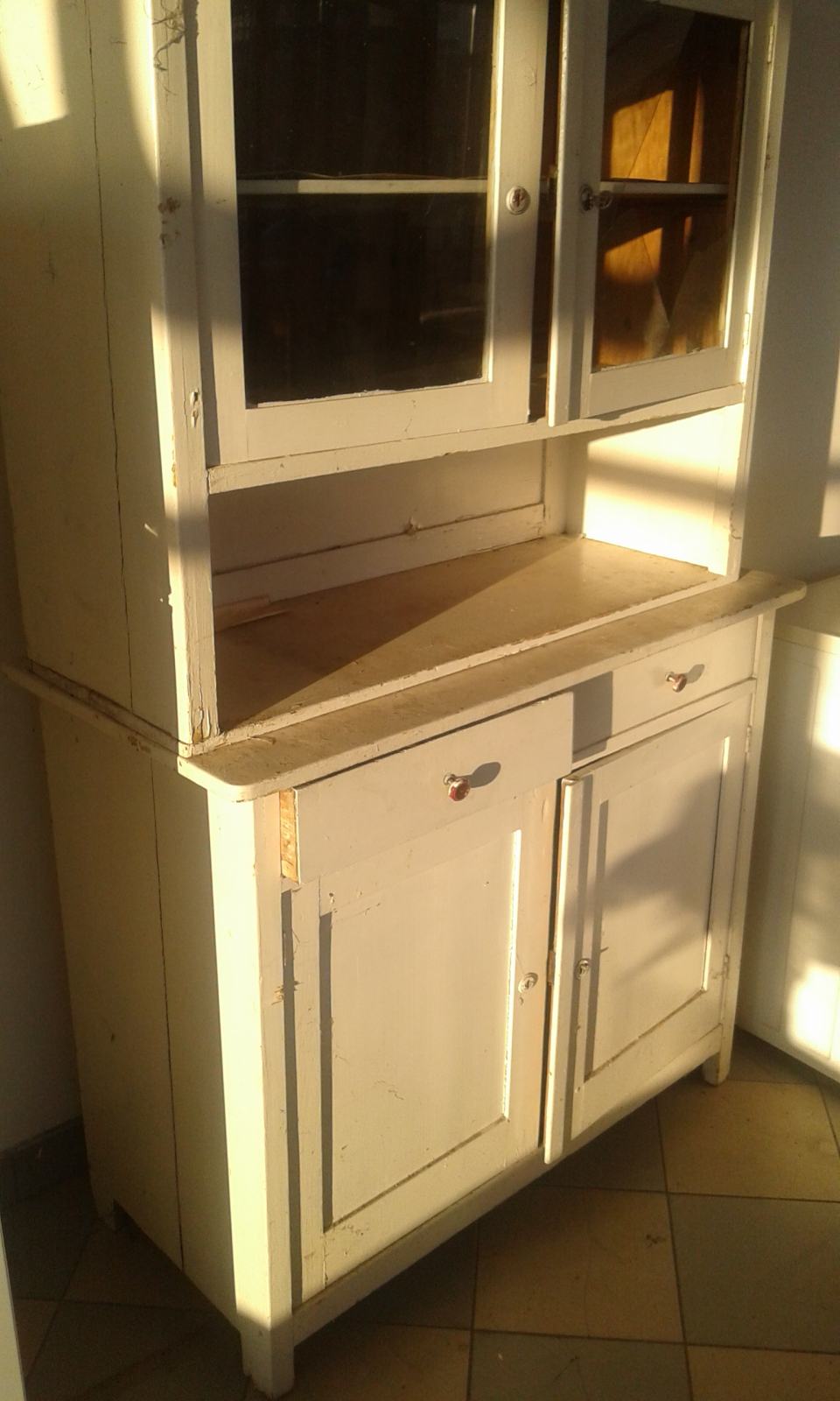 Prodajem stari drveni ormar