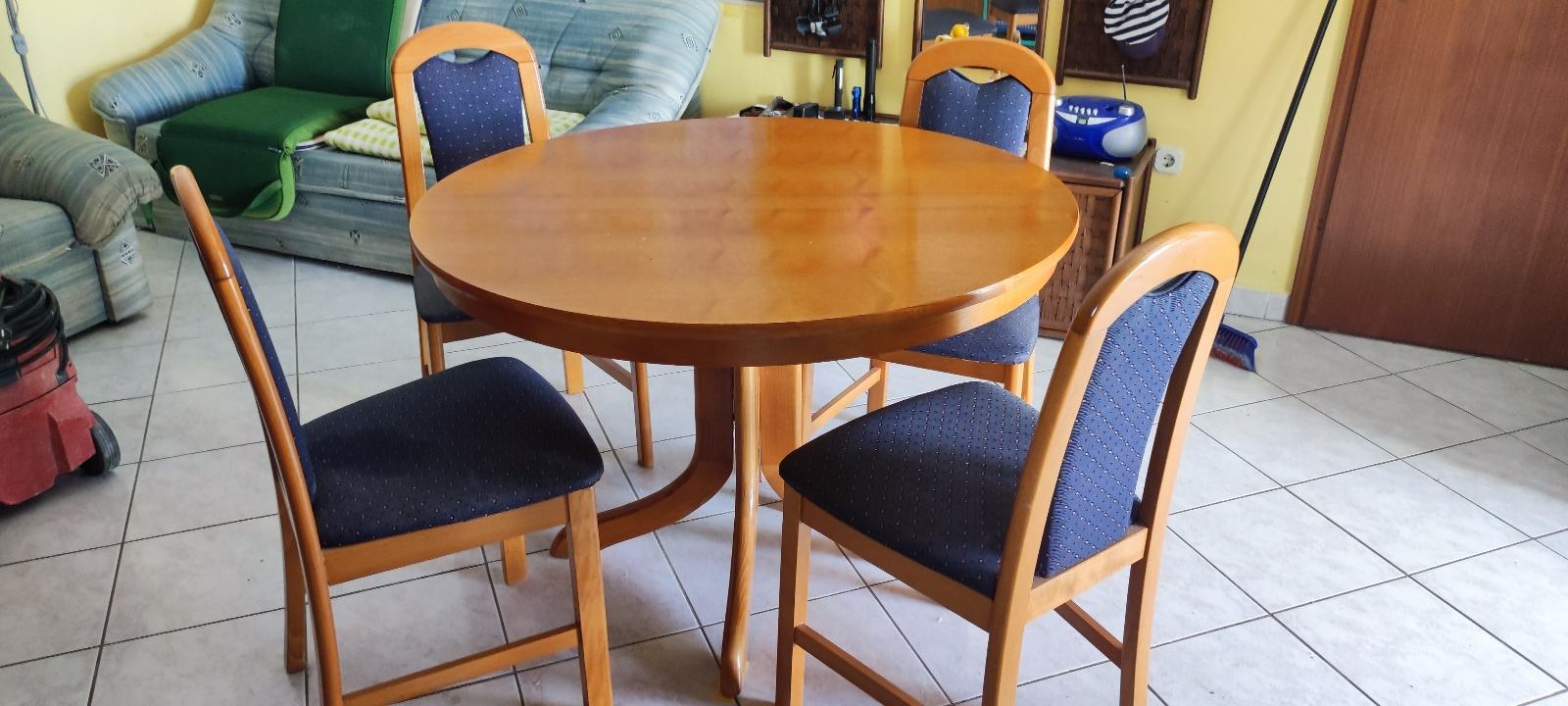 blagovaonski stol okrugli hrast za razvući 110-150 cm