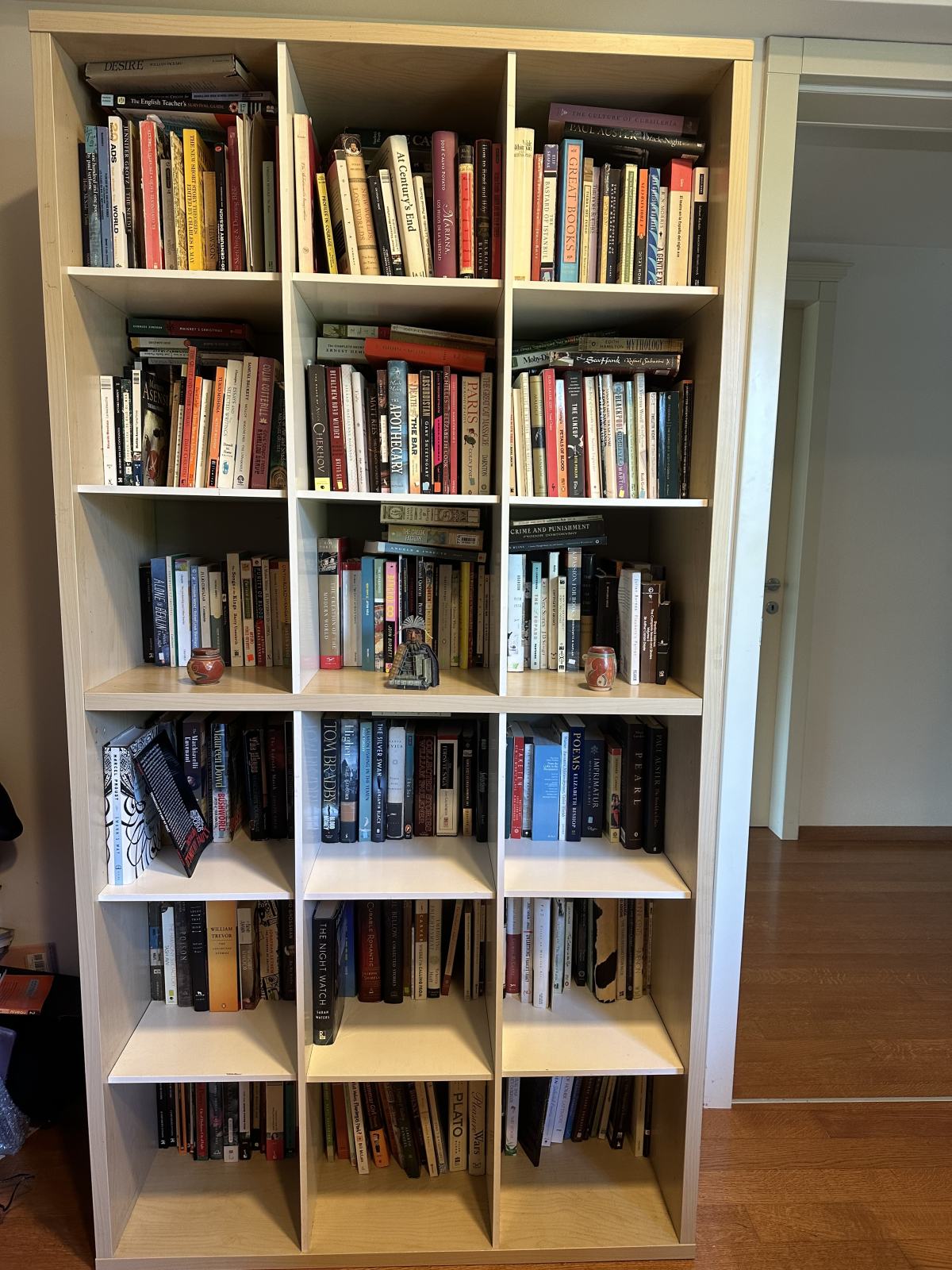 Dvije kvalitetne drvene police za knjige