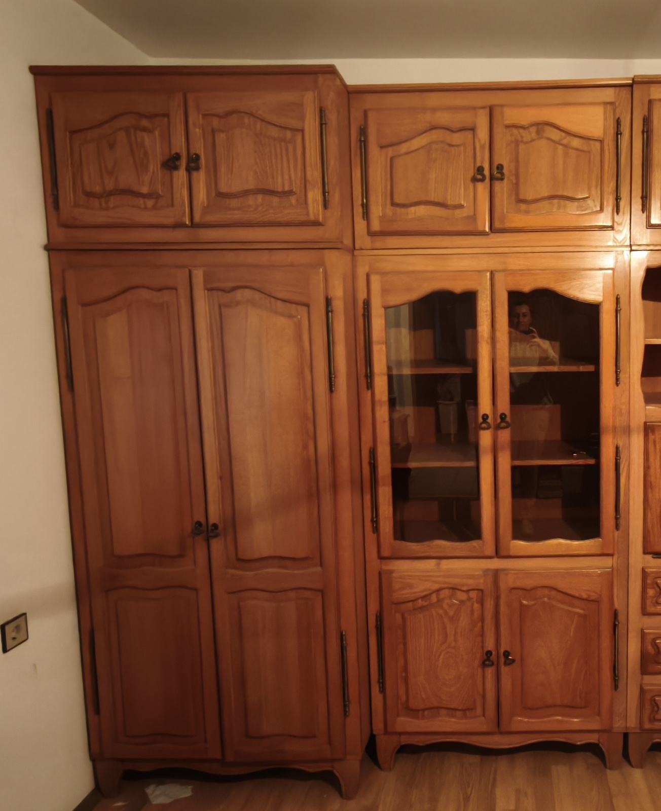 Ormari i vitrine REZERVIRANO