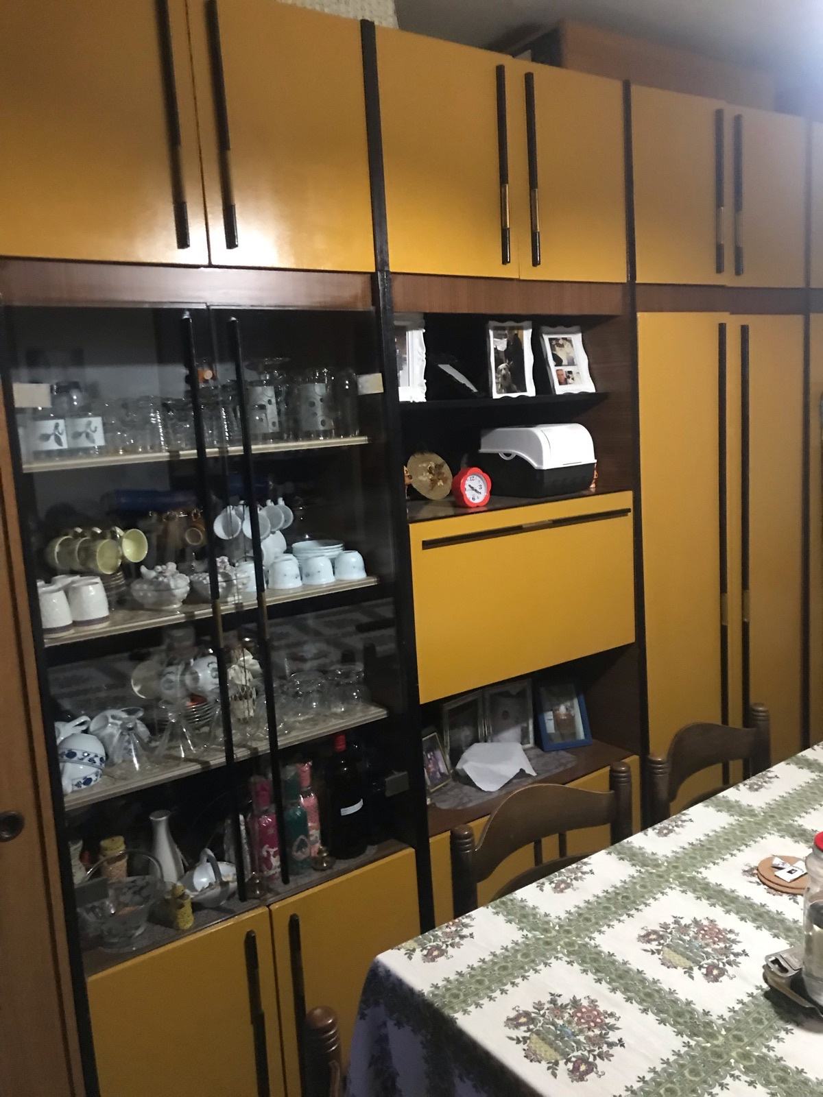 Poklanja se namjestaj