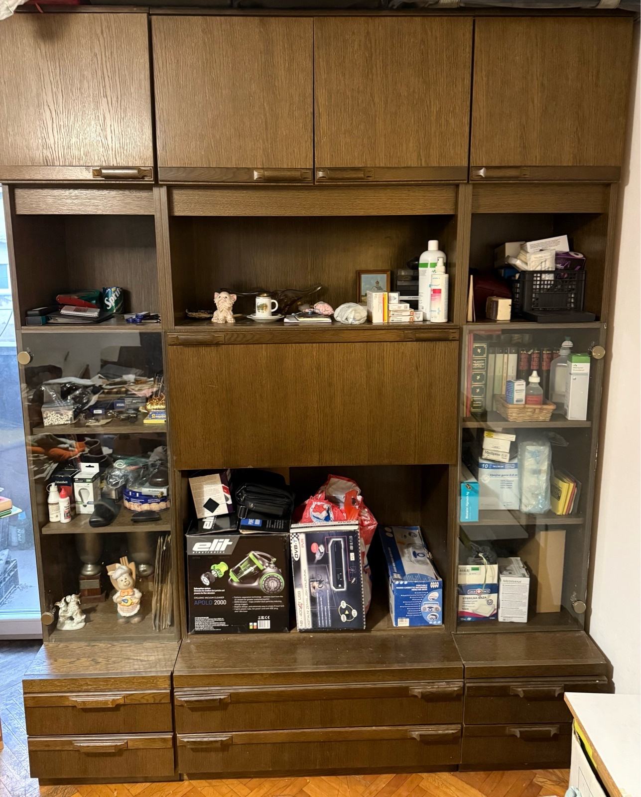 Poklanjam dva ormara + regal