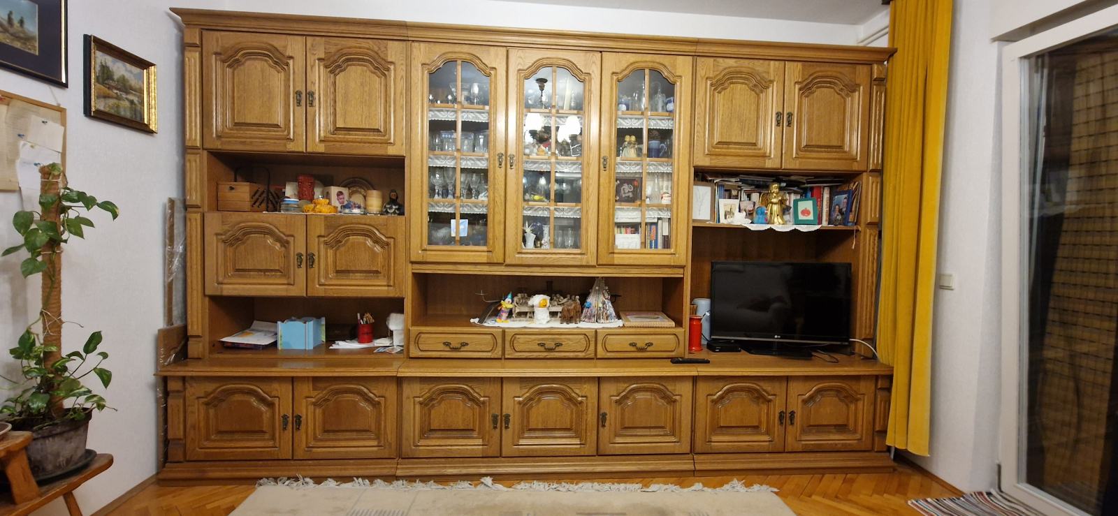 Regal za dnevni boravak