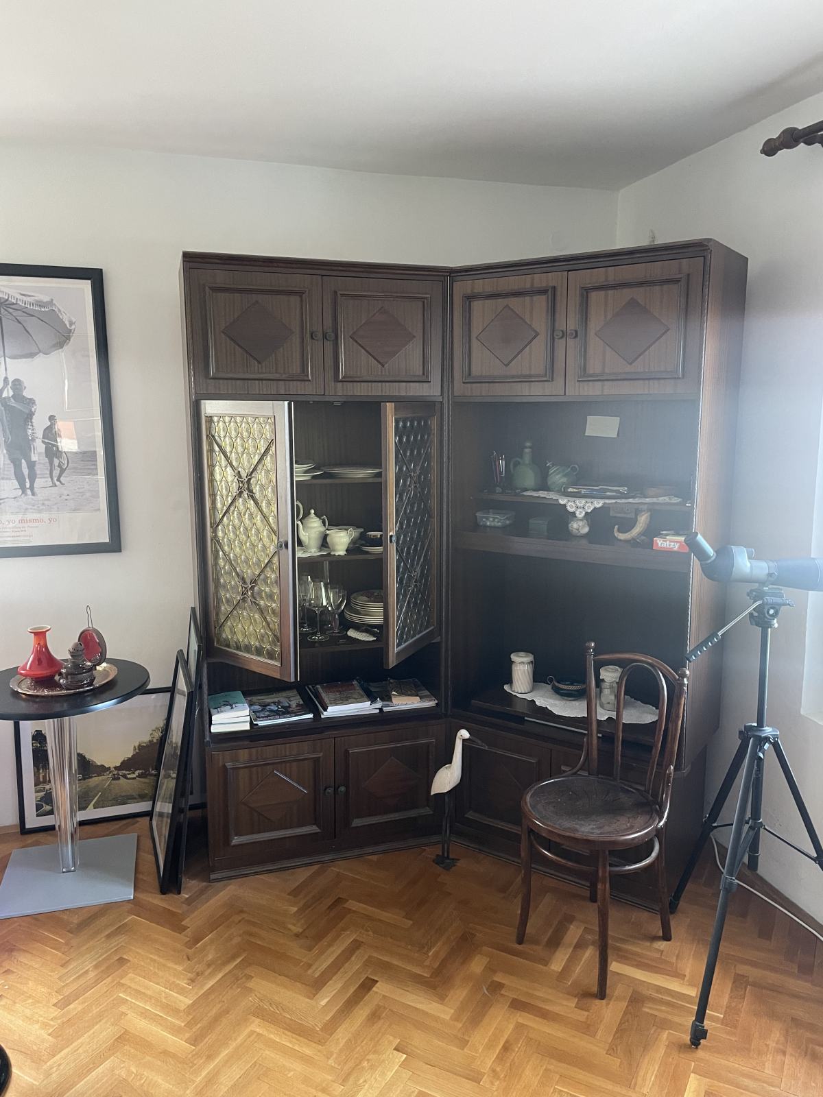 Starinski kutni regal