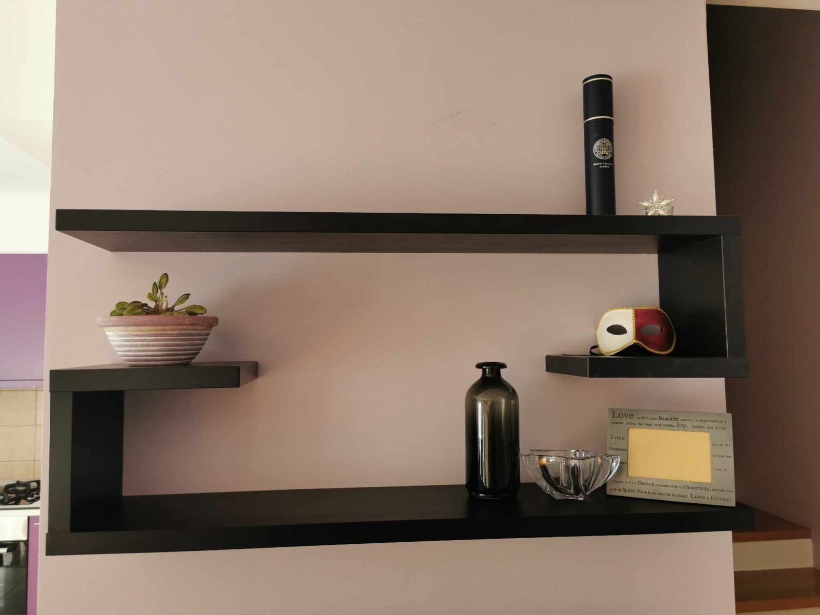 Zidne police, drvene, kvalitetne i moderne crne boje ⭐⭐⭐⭐⭐
