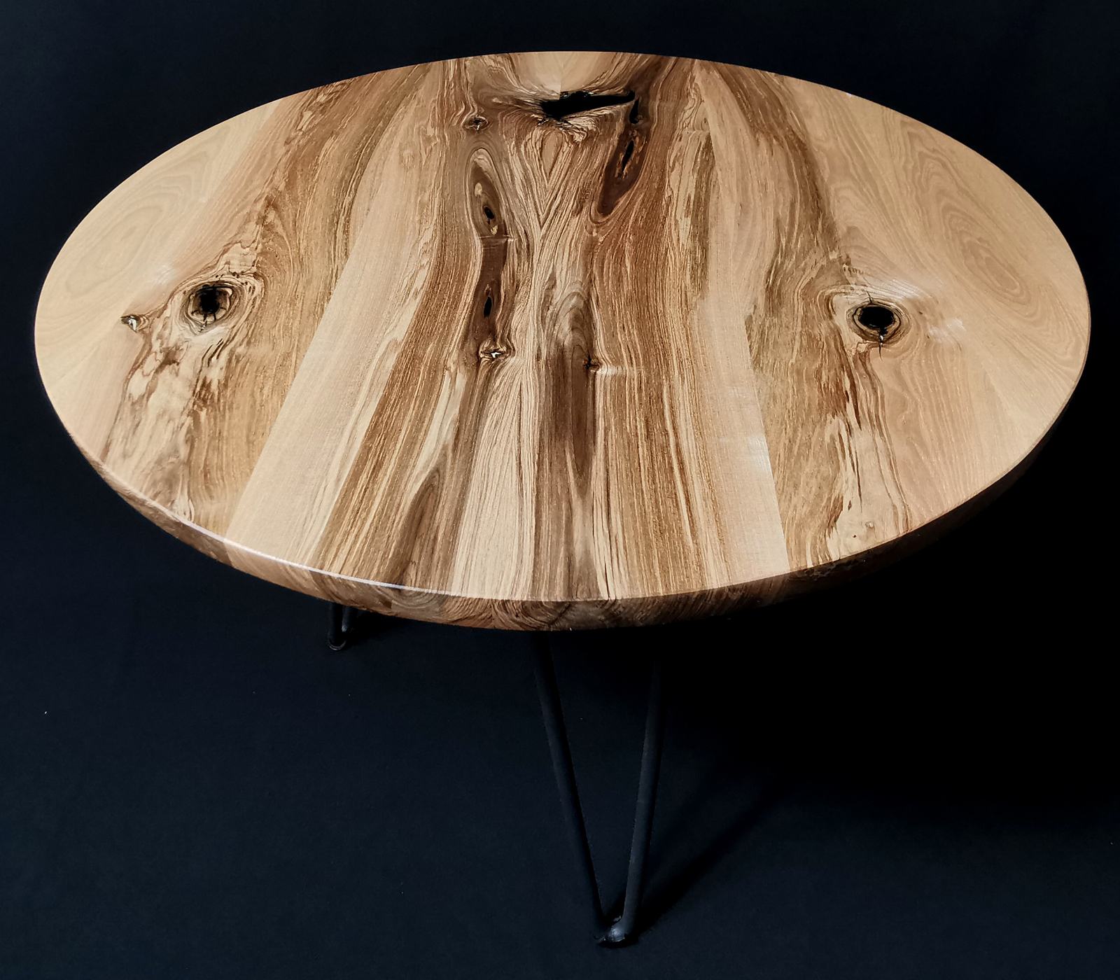 Okrugli stol od prirodnog drva s epoxi smolom