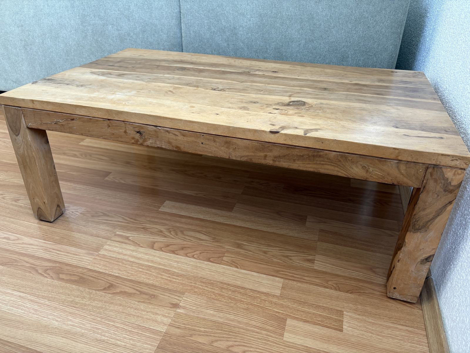 Stol za dnevni boravak od oraha - puno drvo