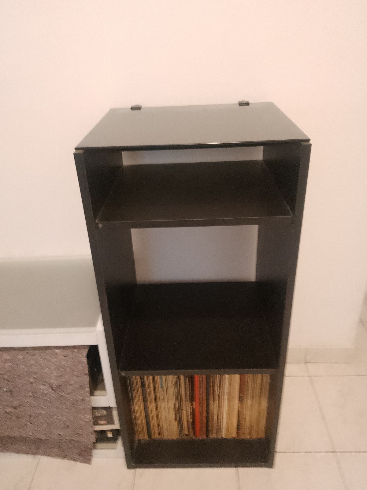 Stolic za STEREO i HI-FI , KAO NOVI