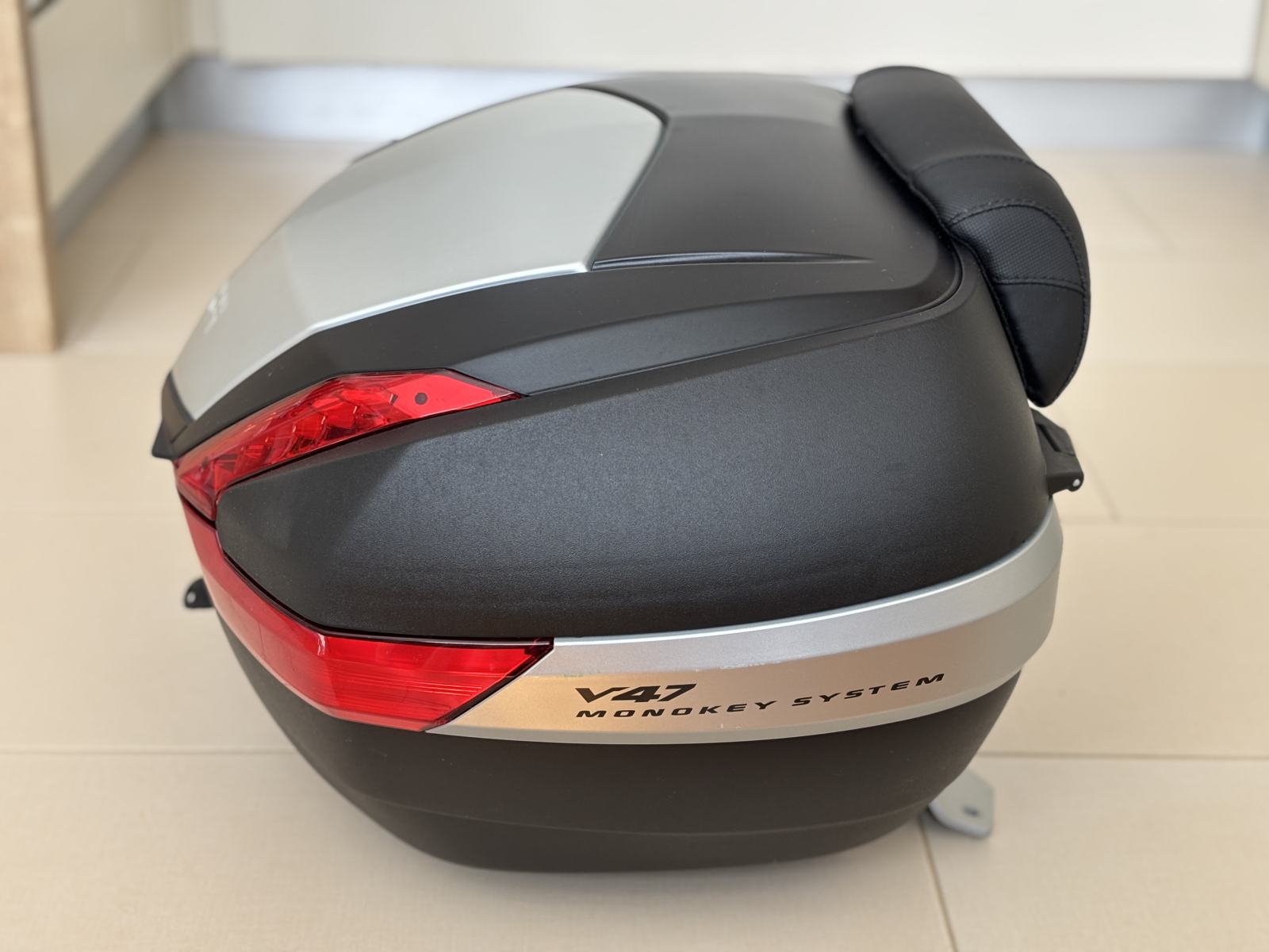 GIVI kofer V47 + Backrest