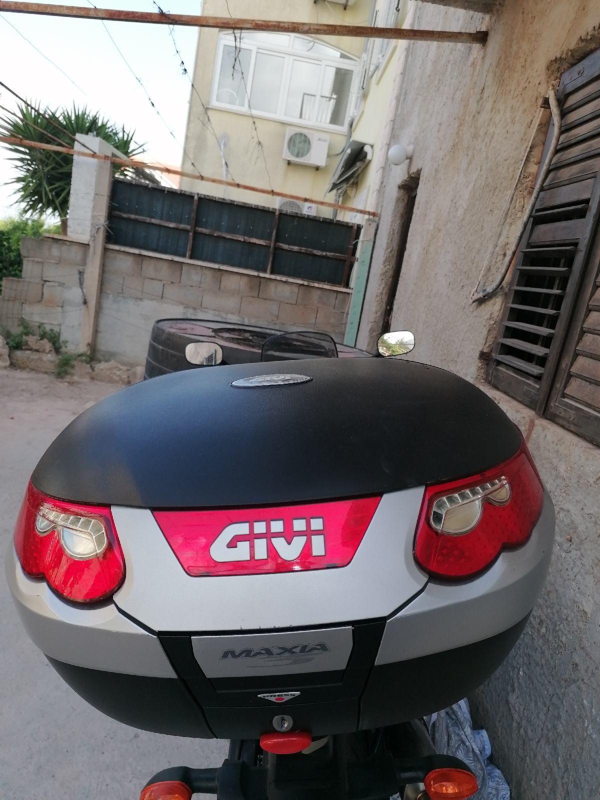 GIVI Maxia 3 55 L, Yamaha Fazer nosači