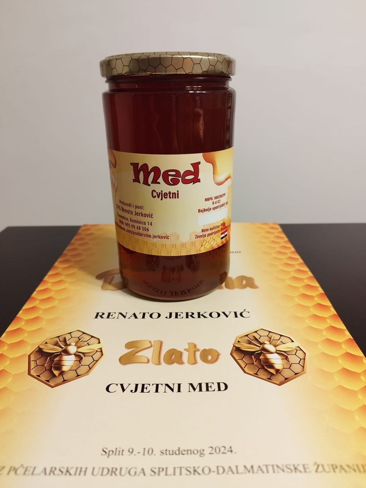 Domaći med iz vlastitog pčelinjaka