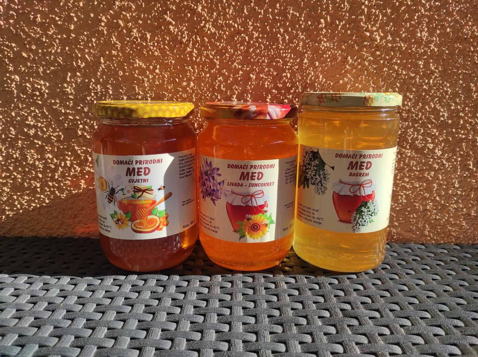 Prodajem domaći med iz vlastitog pčelinjaka