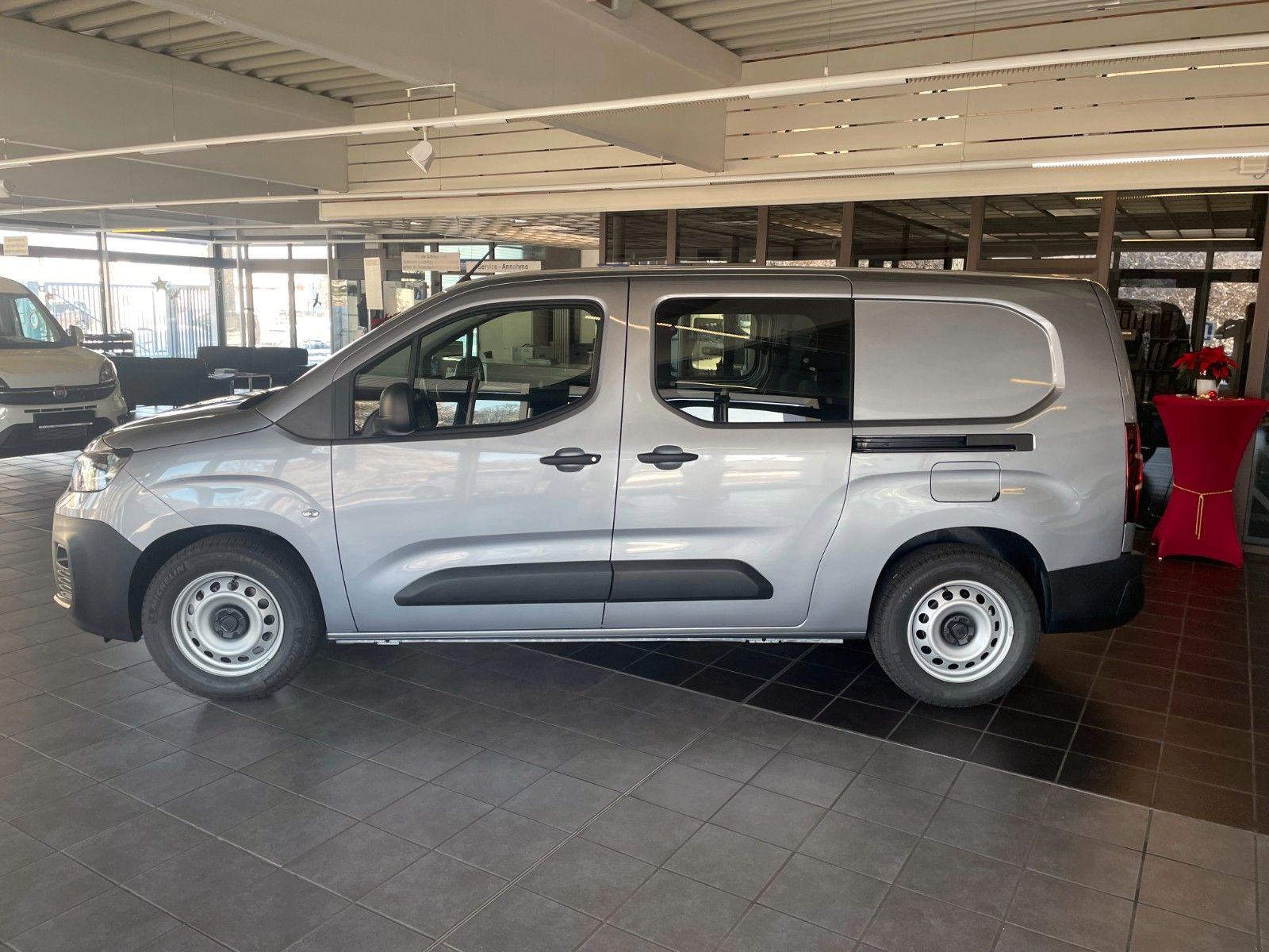 FIAT DOBLO MultiCab L2 130ks AUTOMATIK NAVI GRIJ.SIC. 2023 JAMSTVO, 2023 god.