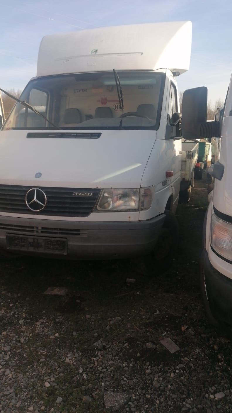 Mercedes 412, 1999 god.