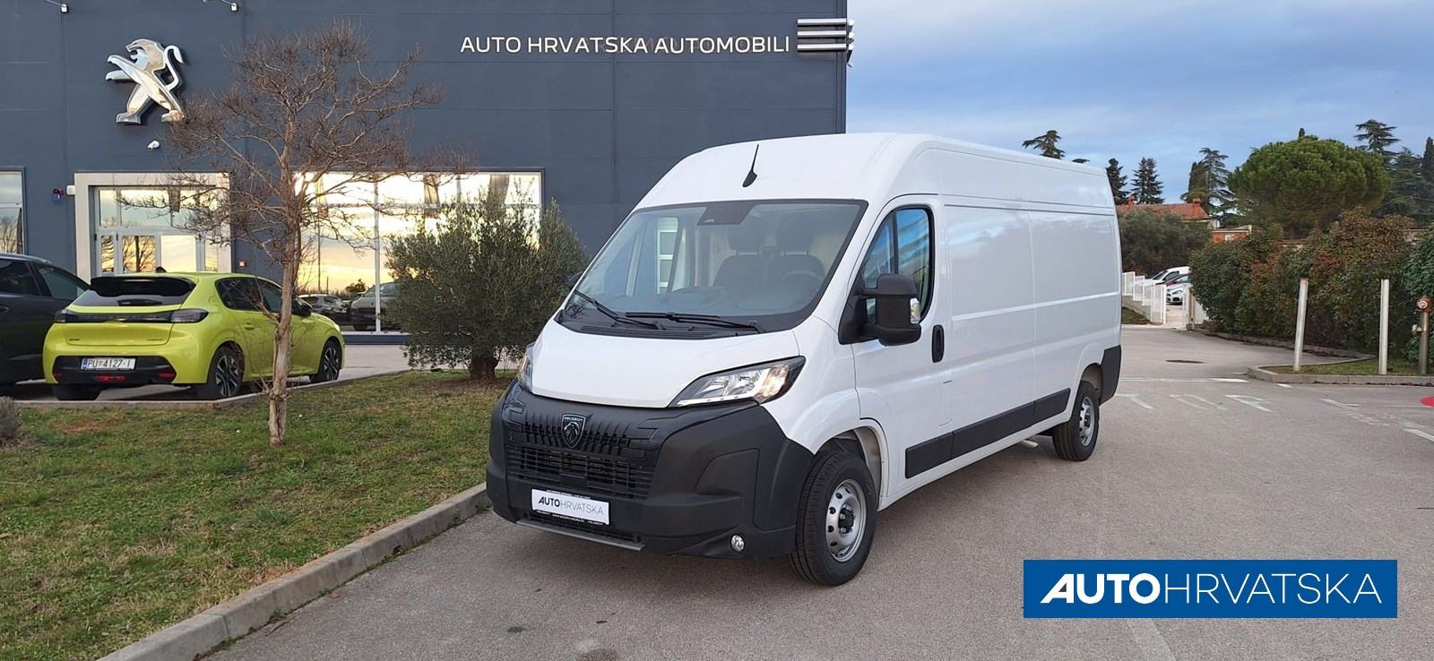 PEUGEOT BOXER L3H2 COMFORT BlueHDi 140 2.2 BlueHDI 140 FURGON - Novo v ...