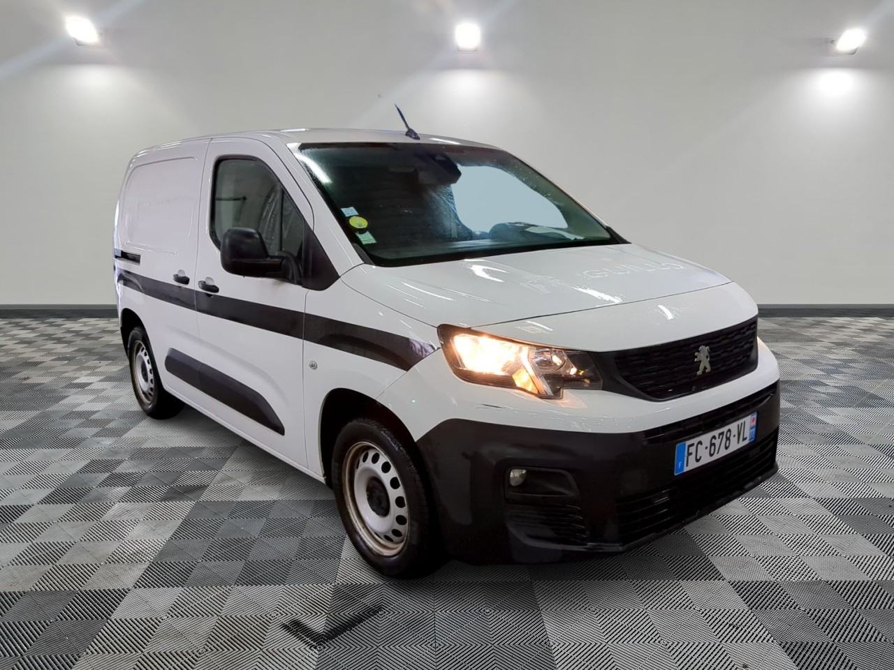 PEUGEOT PARTNER BLUEHDI EAT8 PREMIUM130, 2018 god.