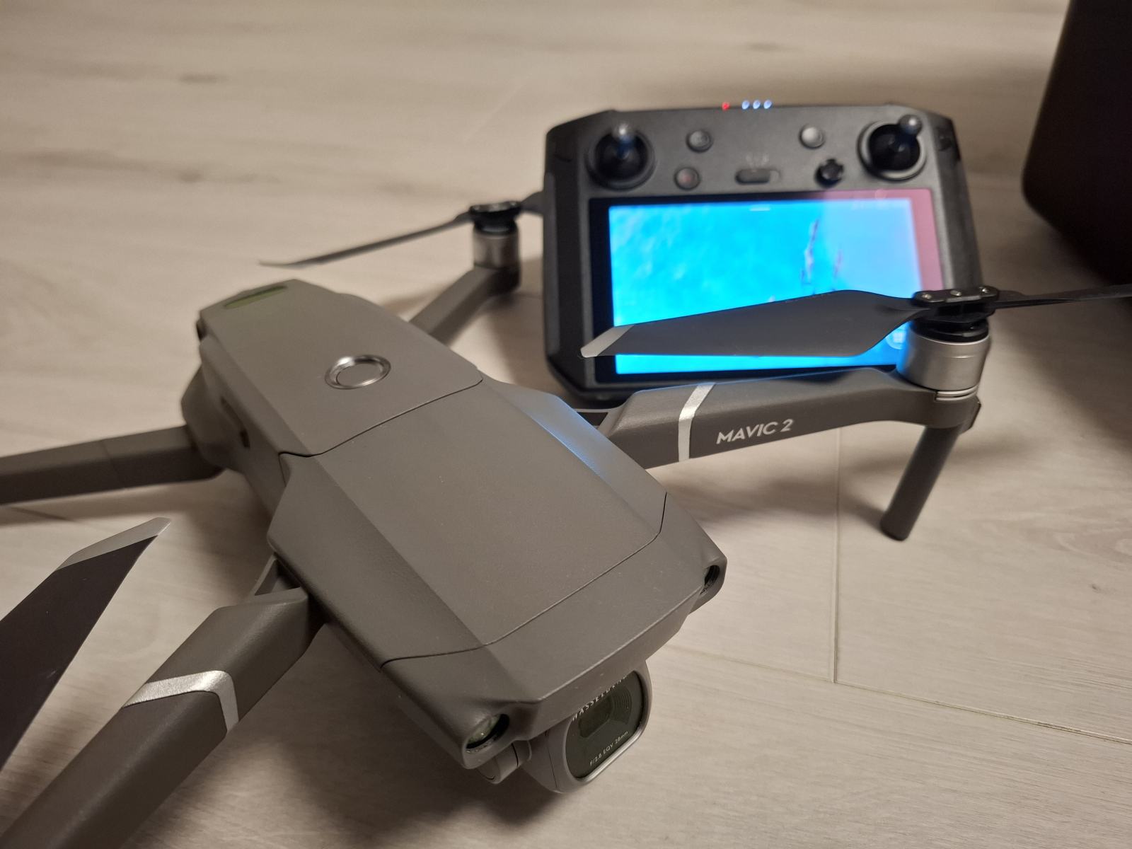 DJI Mavic 2 Pro, 3 baterije, smart controller, kofer, dodatna oprema