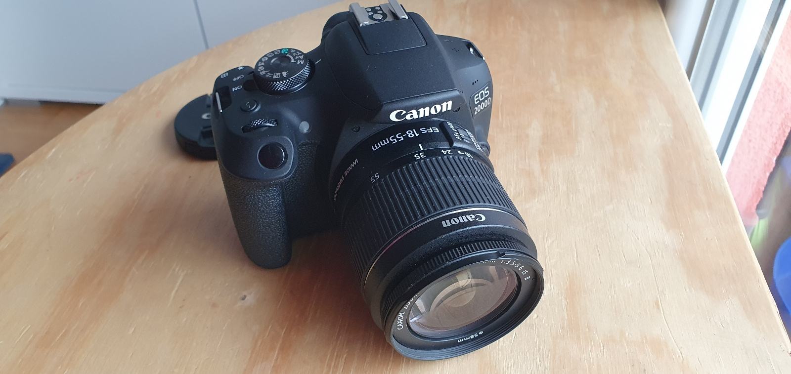 Canon 2000D + EF-S 18-55mm + SD poklon