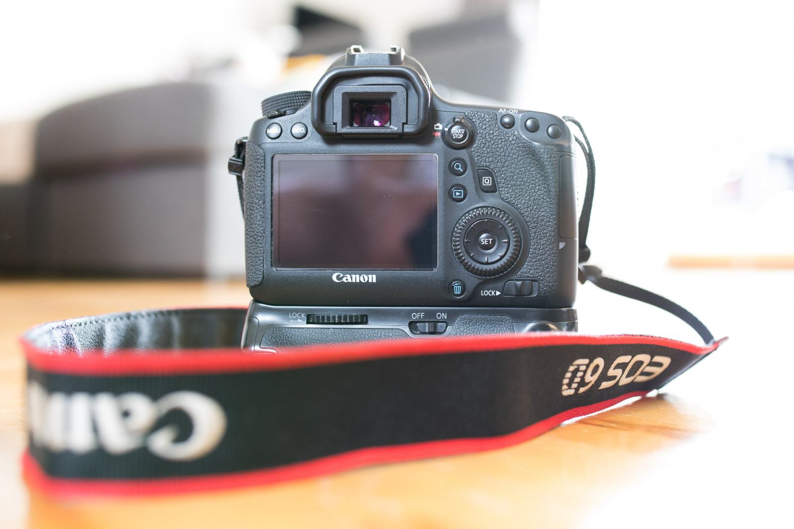 Canon 6D + Grip + 4xbat + SD card + Aputure Halo Led Ring Flash