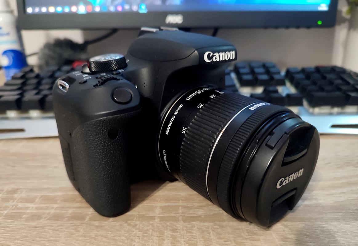 CANON 800D