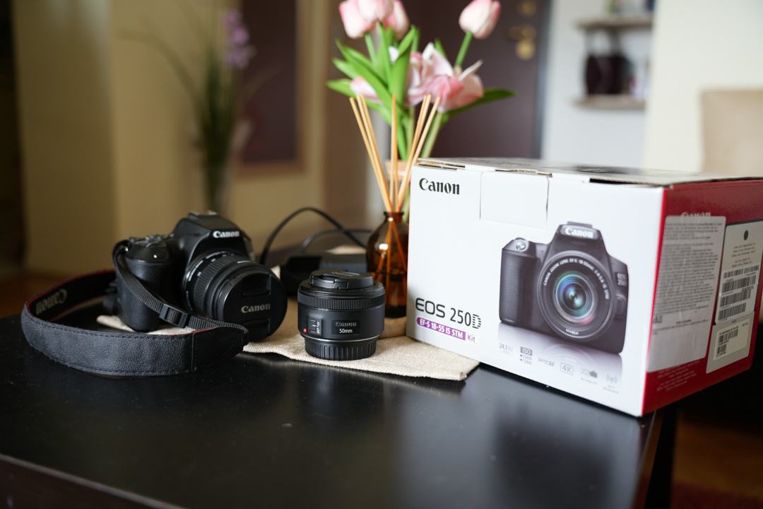 Canon EOS 250D sa objektivima