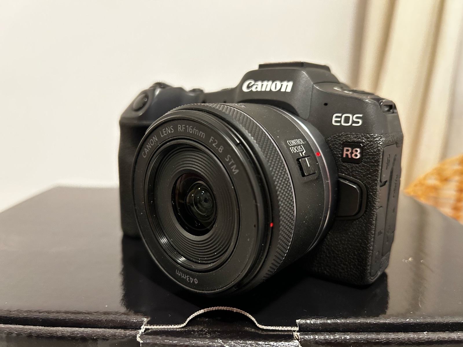 Canon R8
