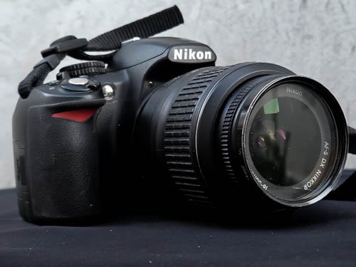 Nikon D3100 sa objektivom 18-55mm