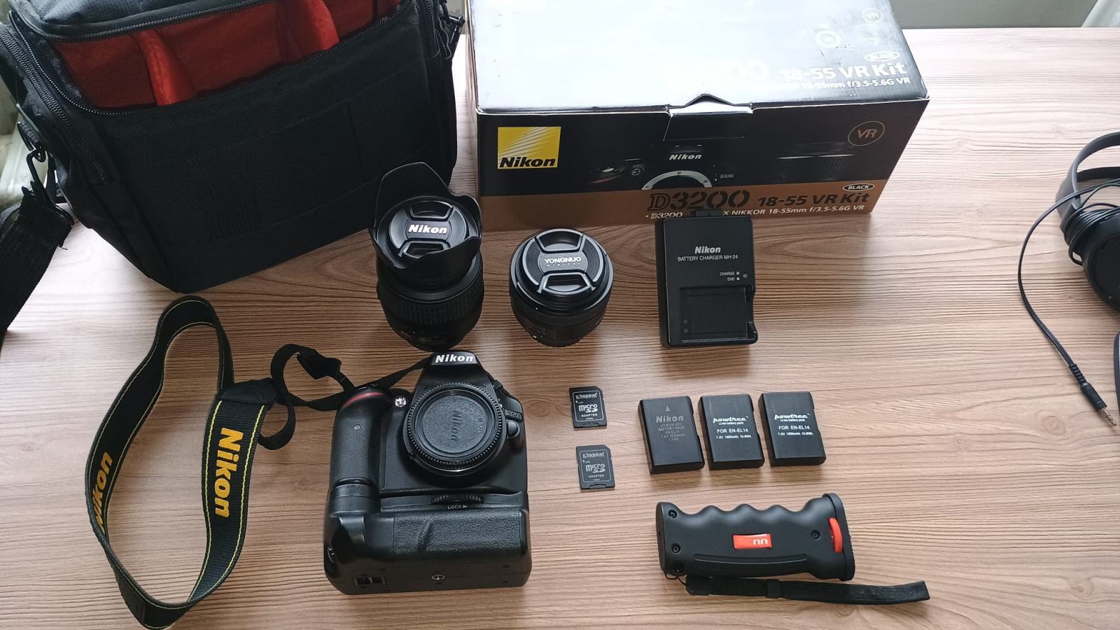 Nikon D3200 - prvi vlasnik, 2 objektiva, 3 baterije, grip