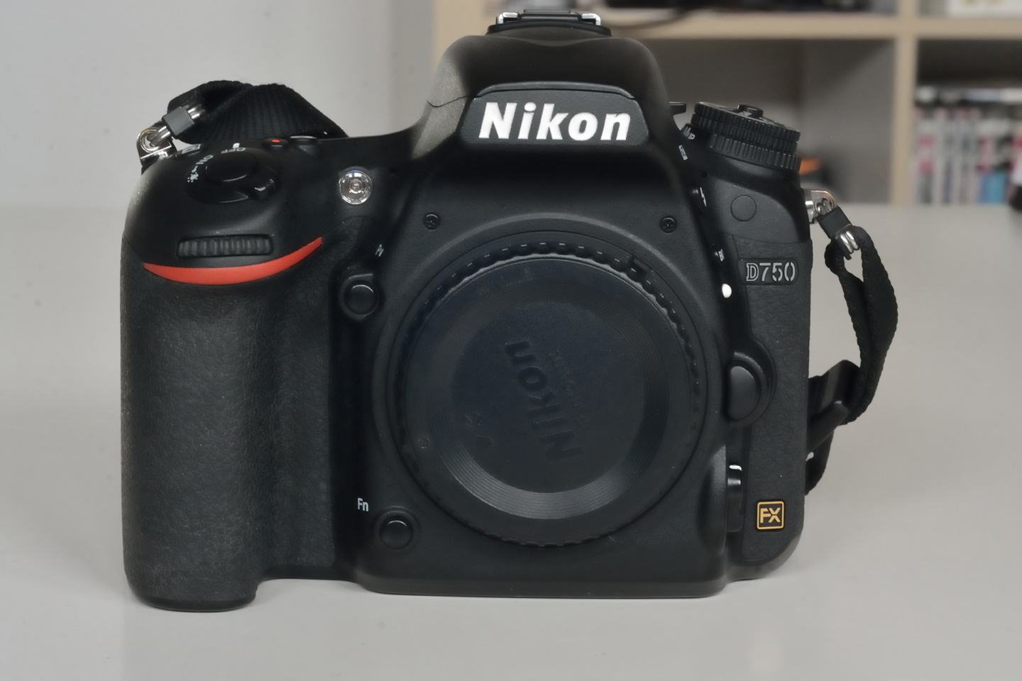 Nikon d750, Full frame DSLR samo 25000 okidaja