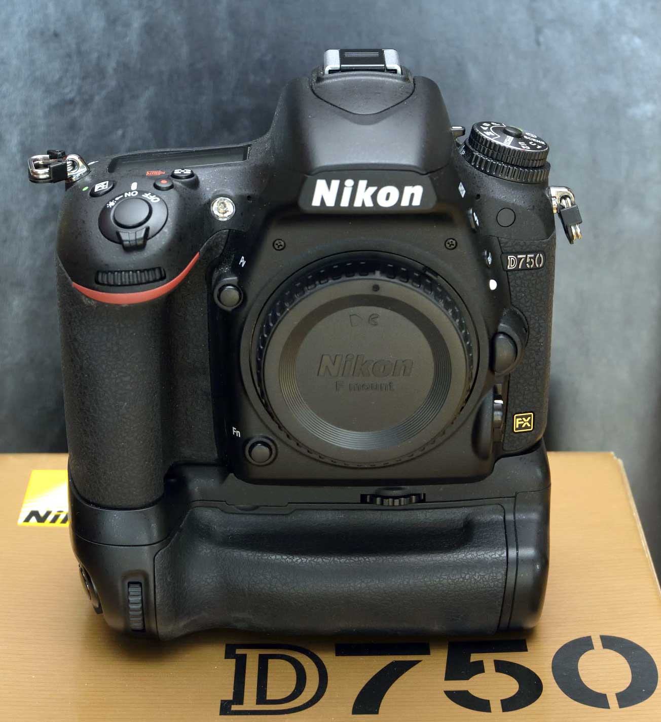 Nikon D750 + GRIP (29k okidanja)