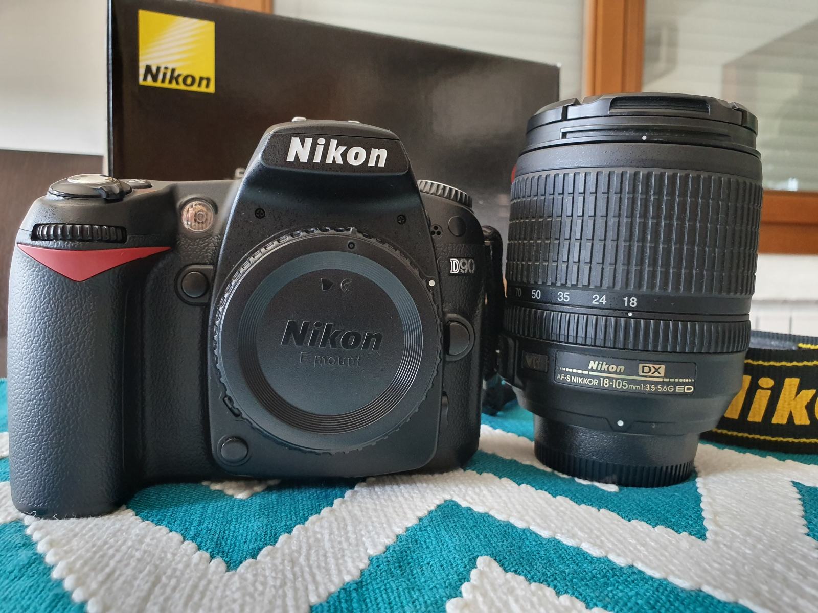 Nikon D90 + 18 - 105 kit objektiv