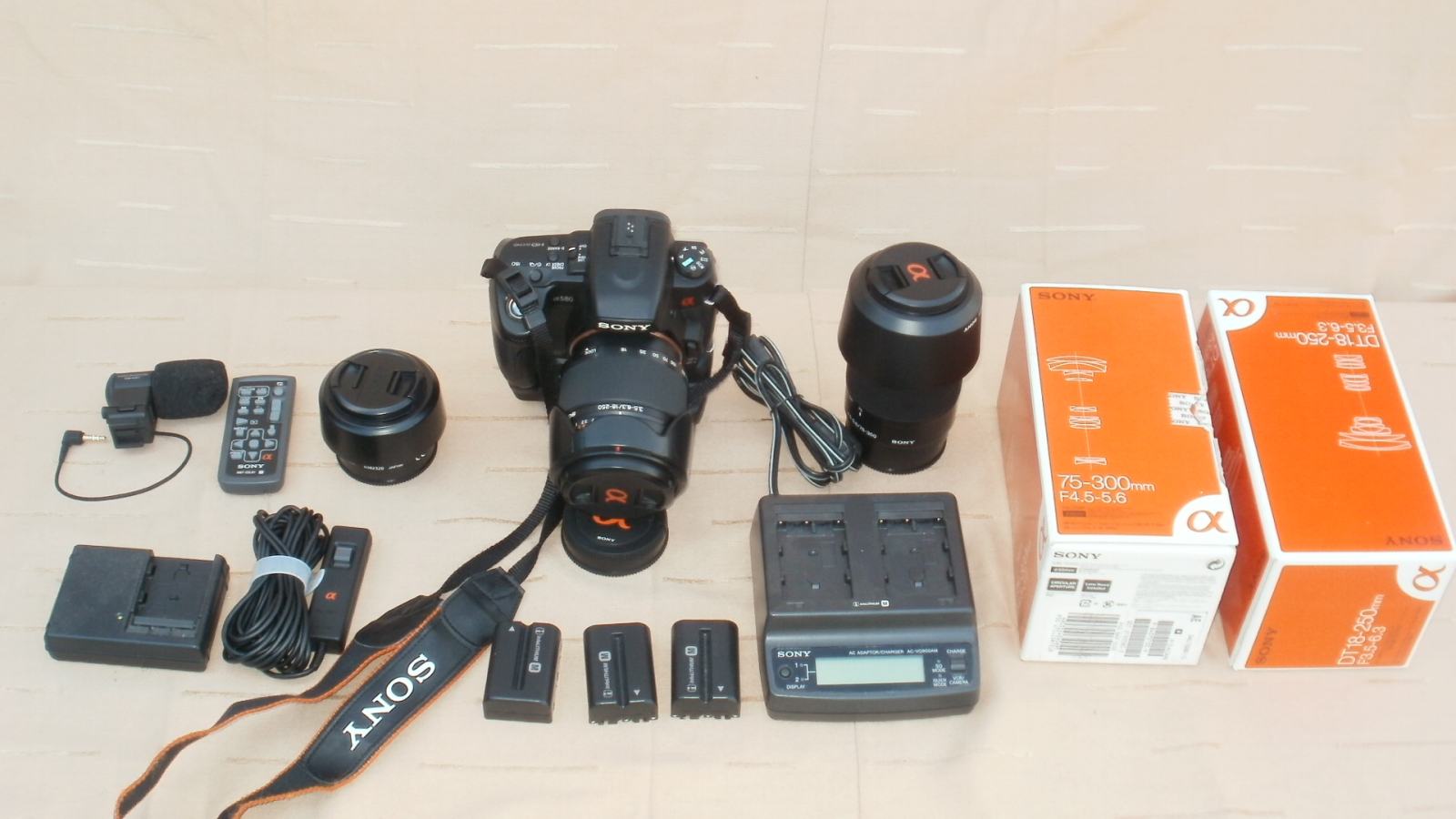 SONY A580 + GRIP + 3 OBJEKTIVA + PRIBOR - SONY ALPHA 580