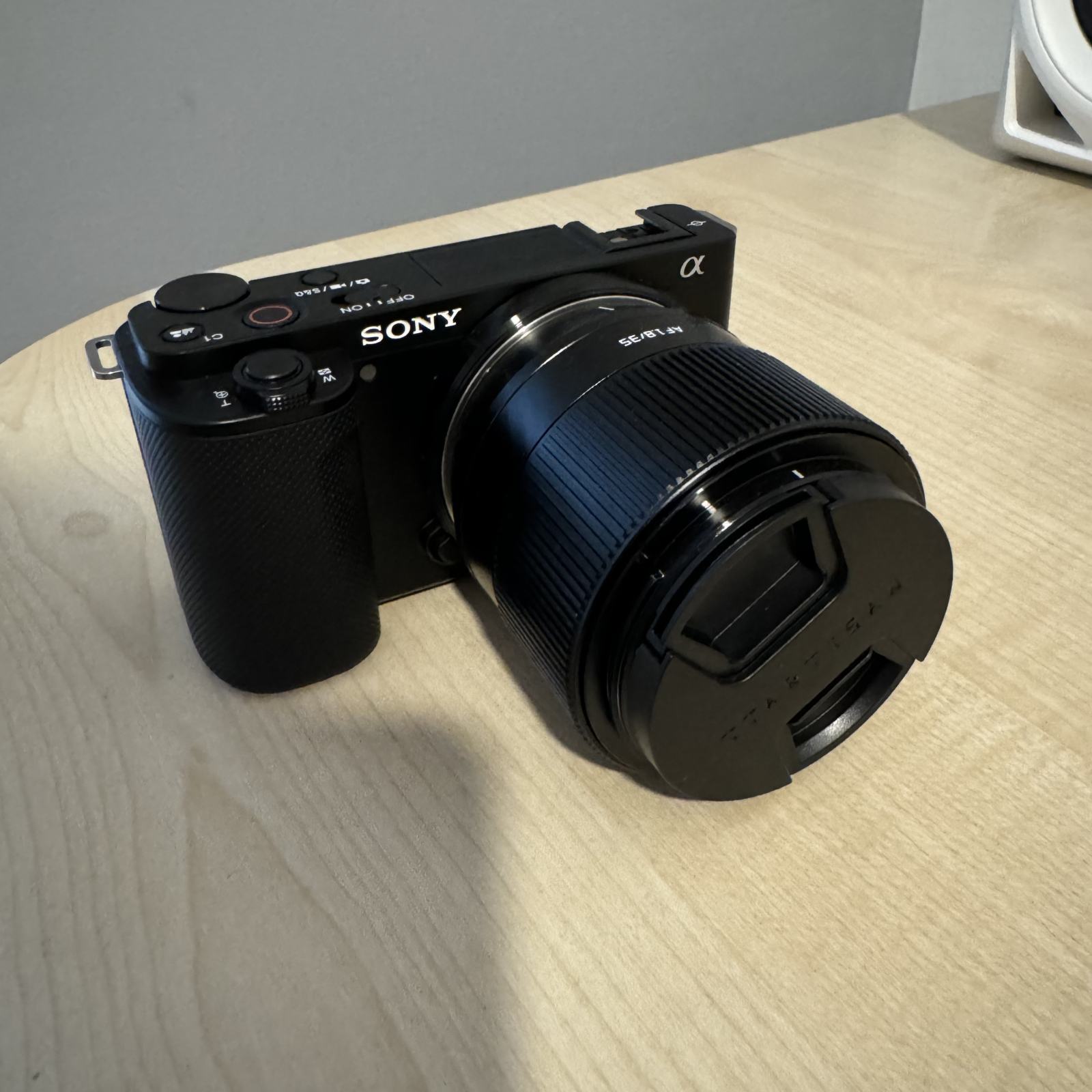Sony ZVE10 + Kit Lens (16-50mm OSS)