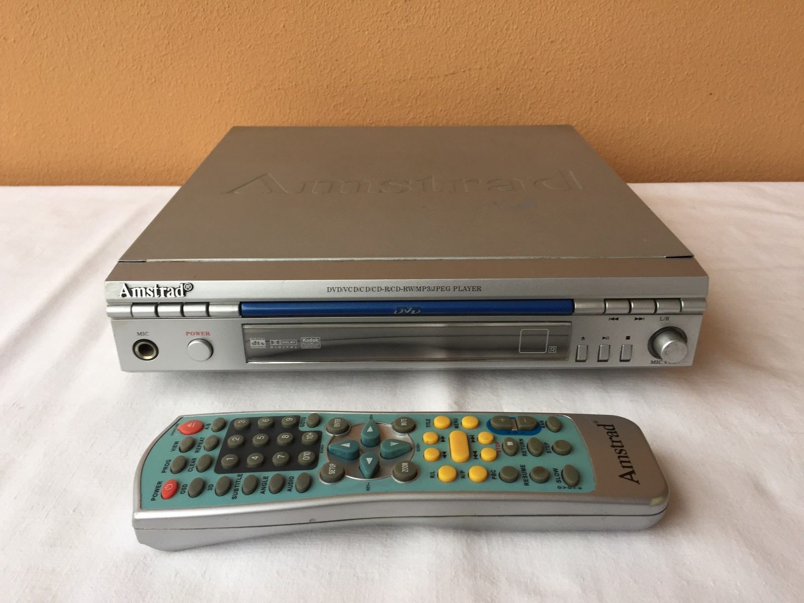 Amstrad D240, DVD/CD/CDr/mp3 mini player sa daljinskim upravljačem