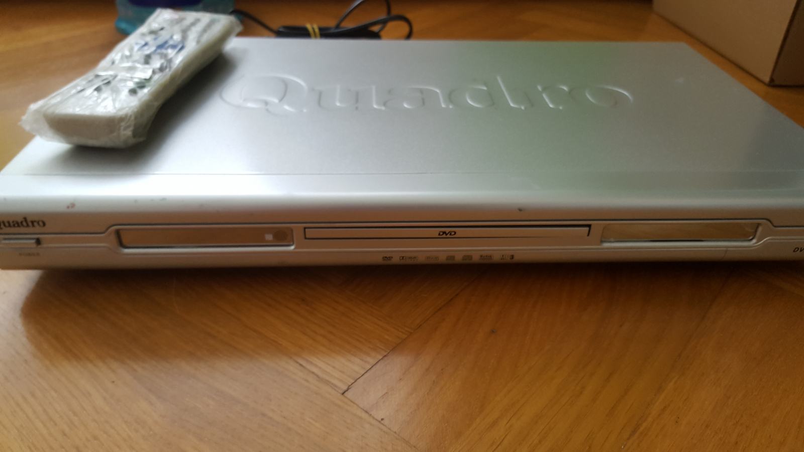 DVD player- Quadro