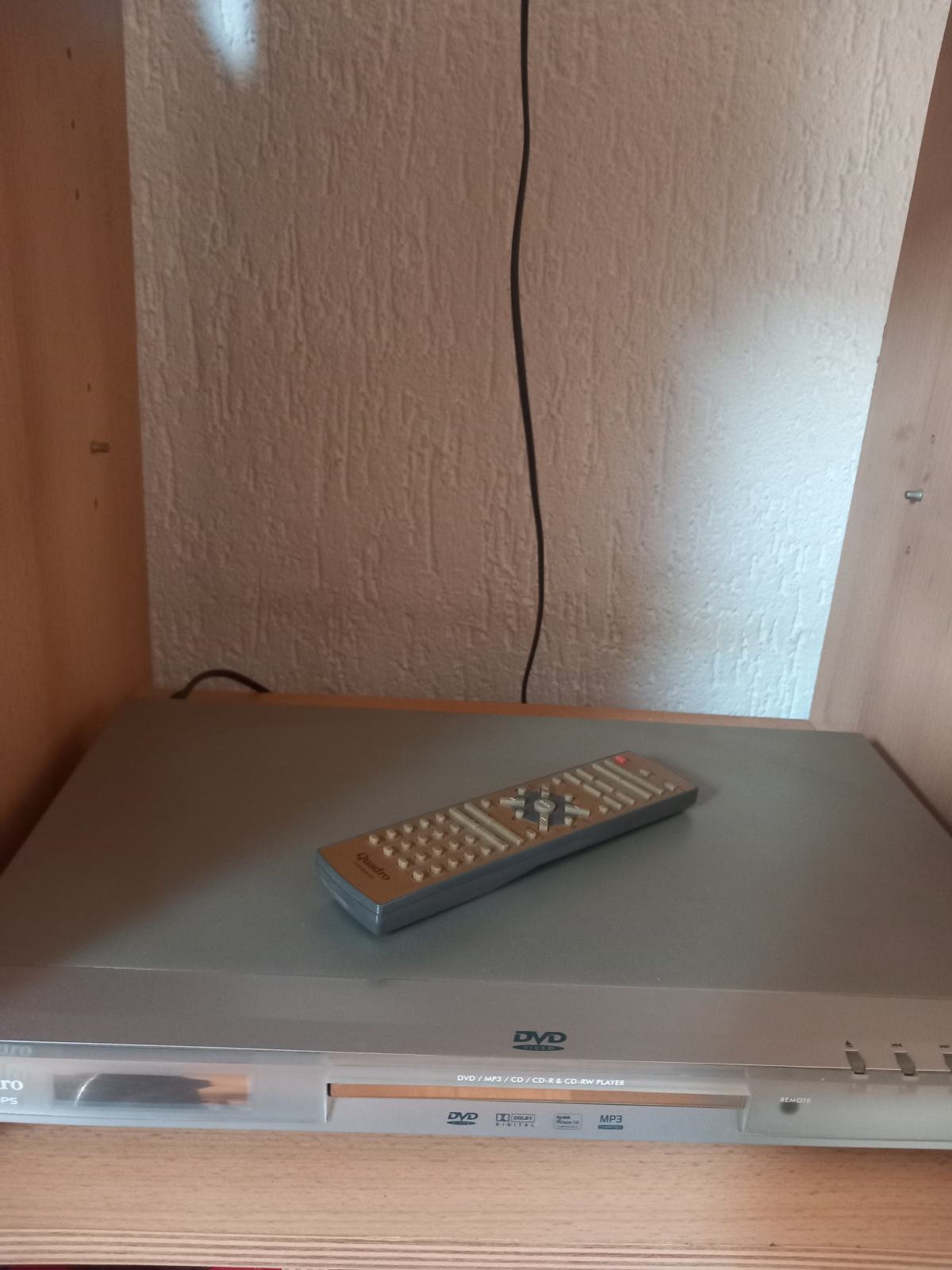 DVD Quadro s daljinskim