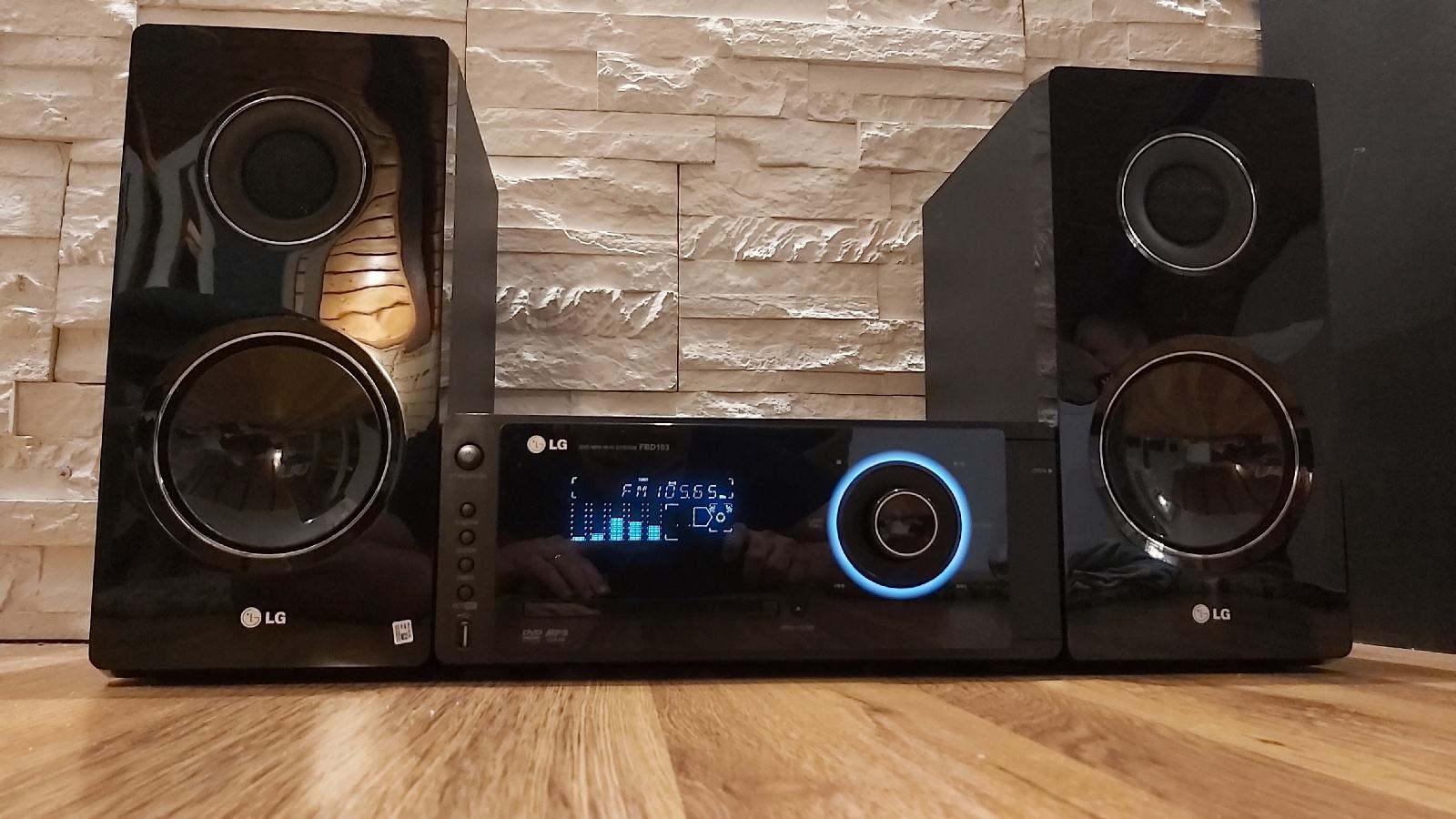 Lg Dvd mp3 mini hifi system FBD103