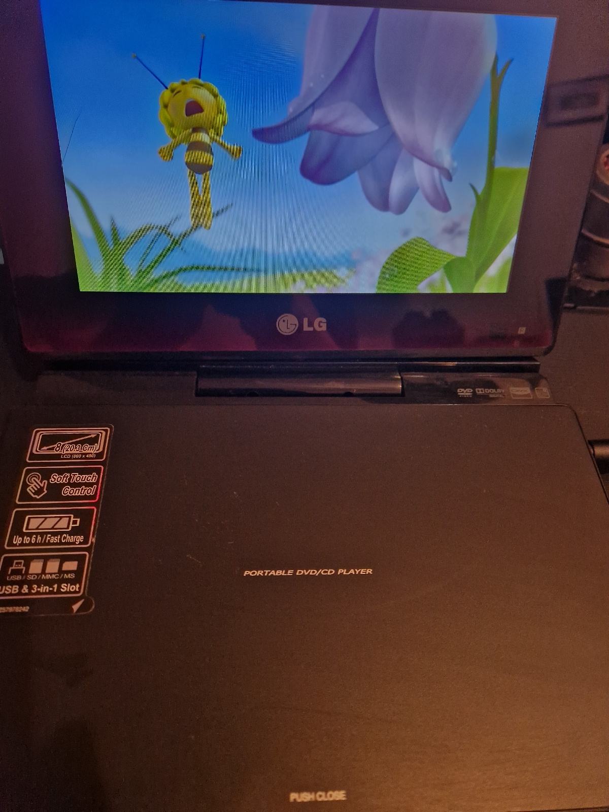 LG DVD Divx player s 8 ekranom